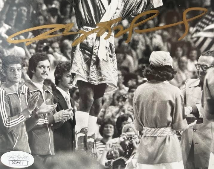 Sugar Ray Leonard Autographed 8x10 Photo JSA COA – Super Sports Center