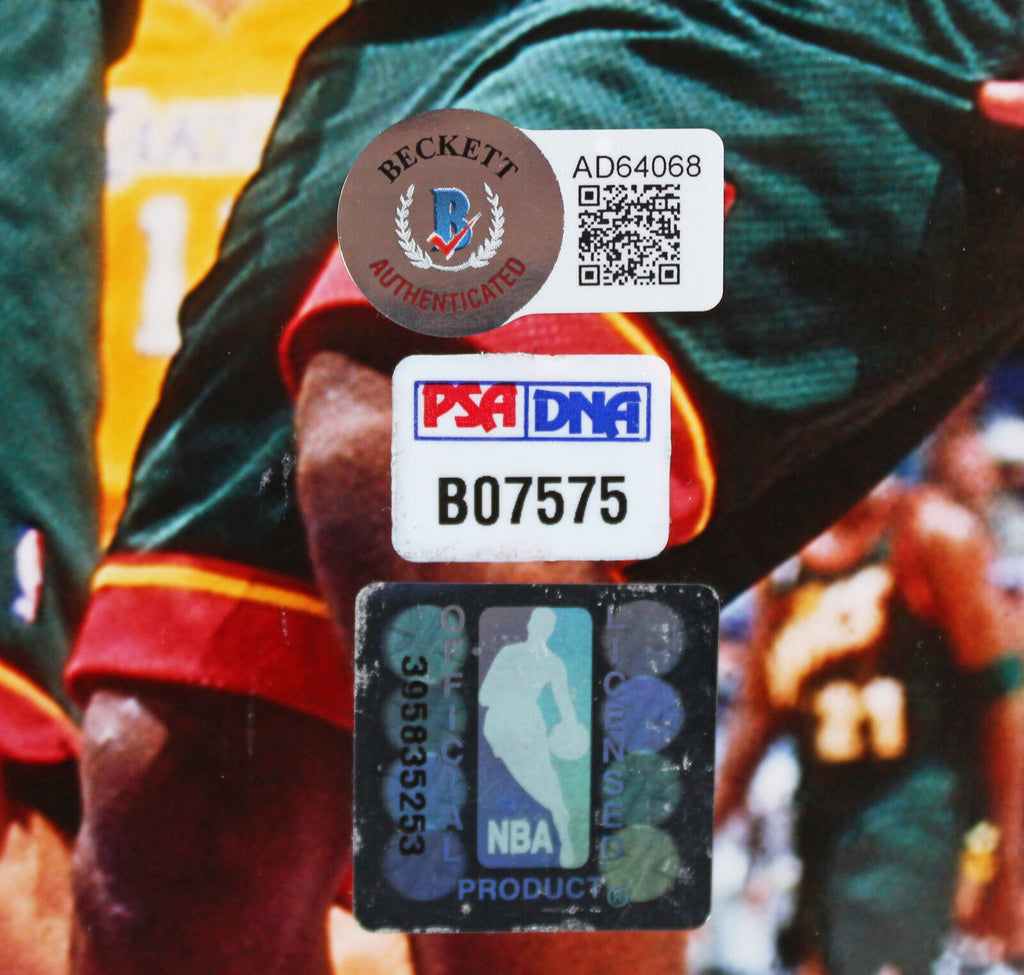 Lakers Kobe Bryant Signed 16x20 Vertical Dunking Photo Vs Sonics BAS ...