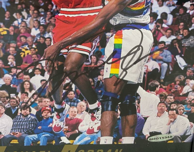 Michael Jordan Autographed Bulls 'Lay Up' 8" x 10" Photograph UDA ...