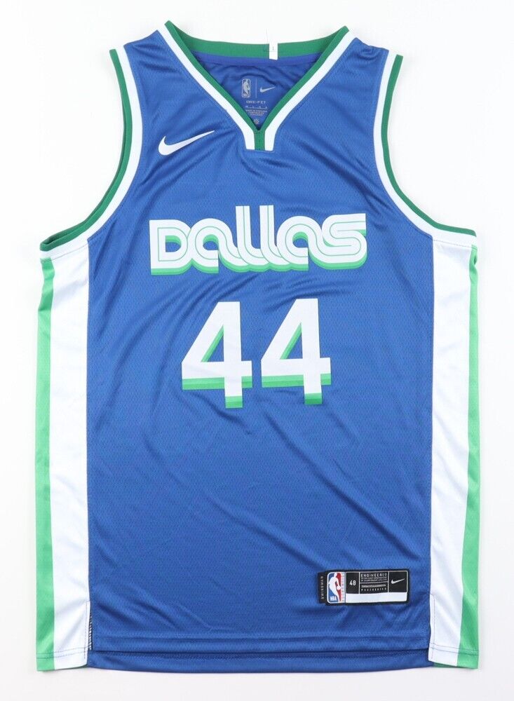 Davis Bertans Signed Dallas Mavericks Jersey (Beckett COA) AKA: Latvia ...